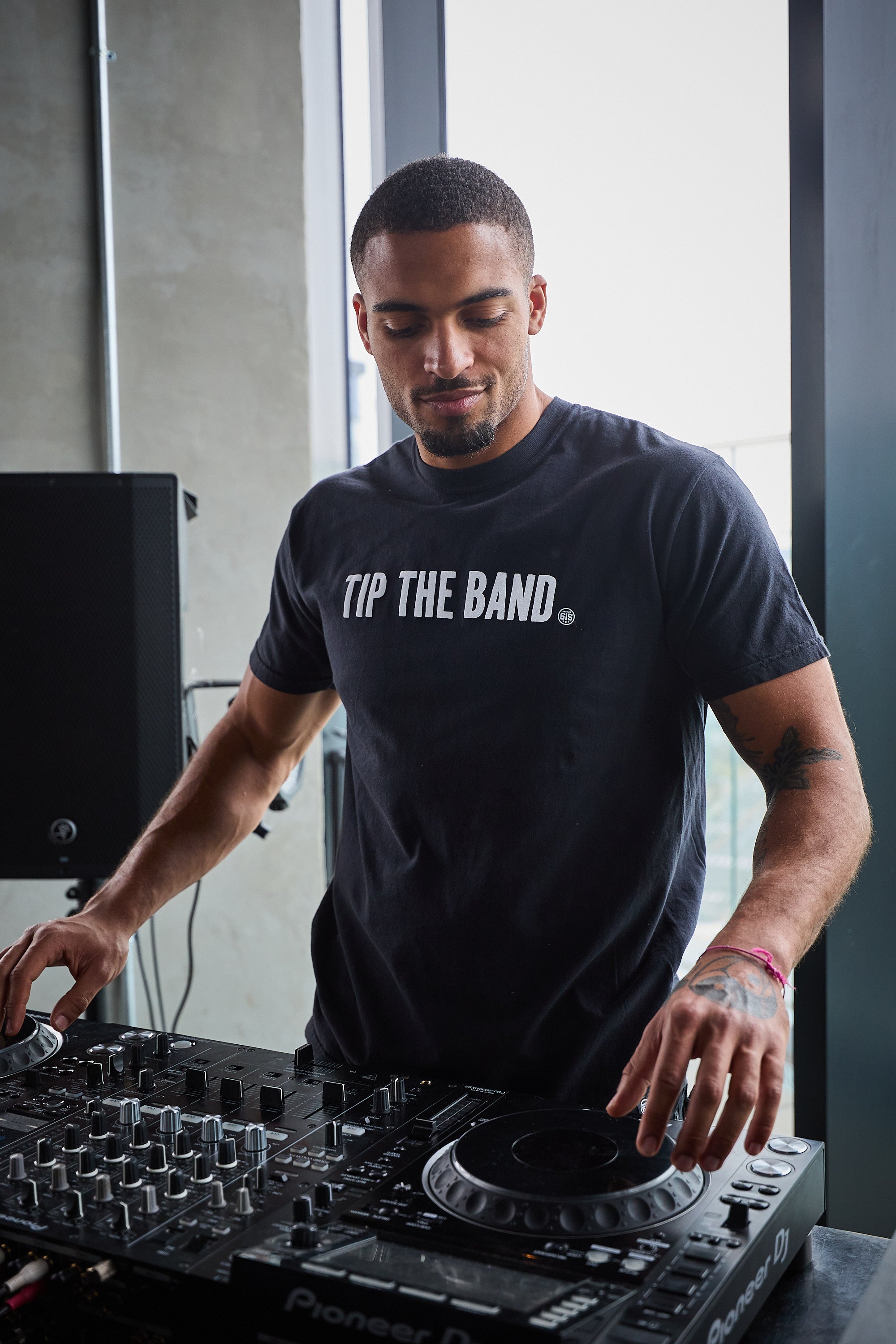 Tip The Band Tee [Batman Black] – Project 615